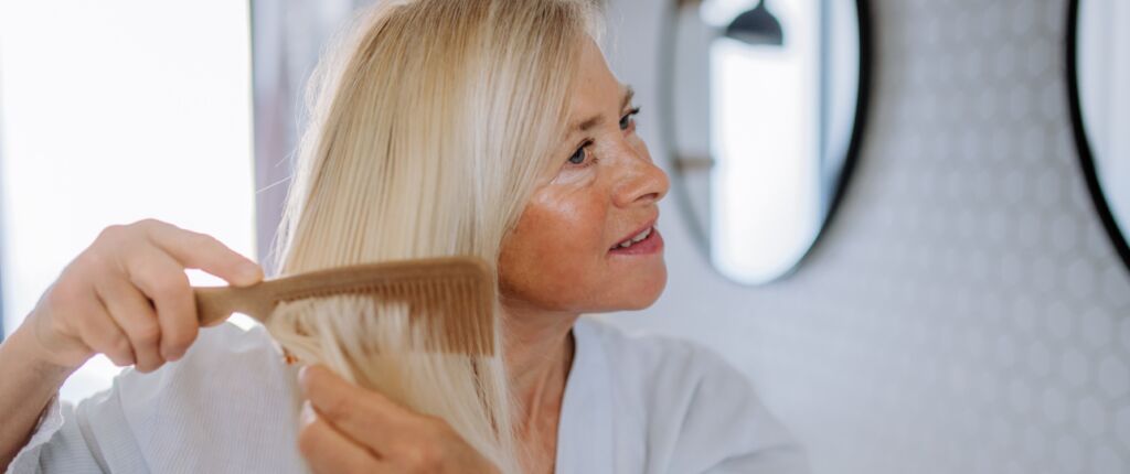 Statisch haar, hoe krijg je het en hoe kom je er vanaf?