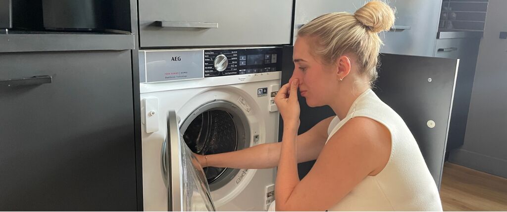 Stinkende wasmachine, dit doe je eraan: tips